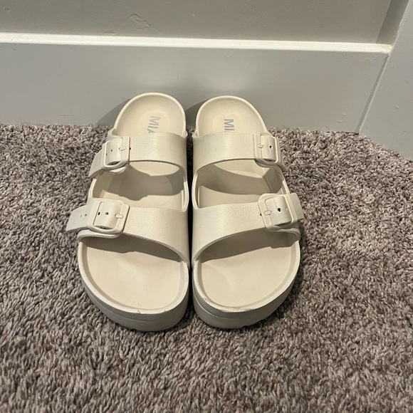 MIA | Shoes | Womens Mia Kiana Platform Footbed Sandals | Poshmark